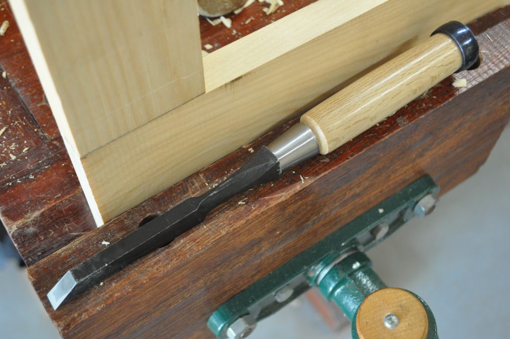 Making a mortise using a Japanese mortising chisel - Jackson's Japanese ...
